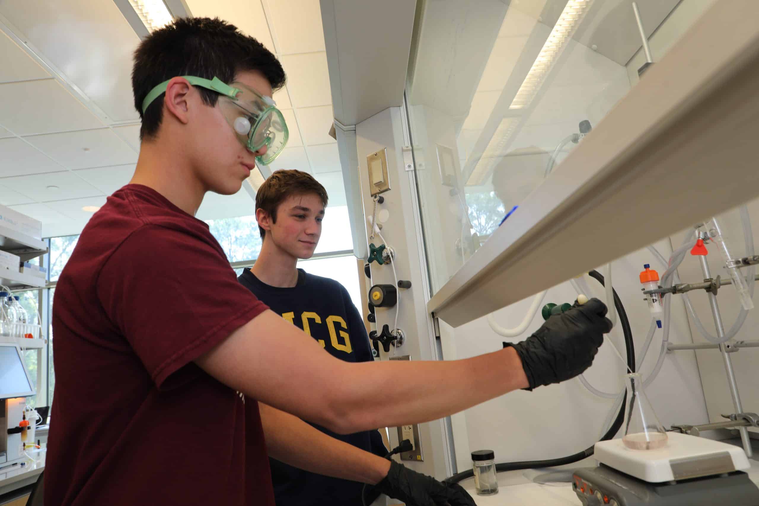 In Thoburn’s SURF Lab, Undergrads are the Teachers - Randolph-Macon College